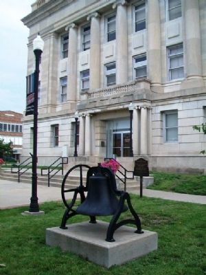 Livingston County Courthouse Historic Districts Historical Marker