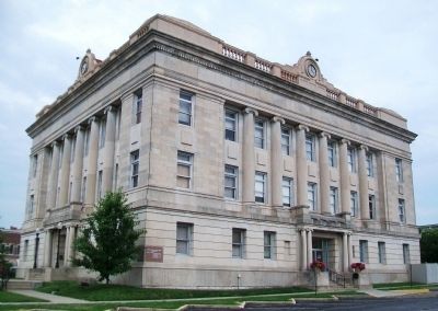 Livingston County Courthouse Historic Districts Historical Marker