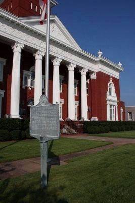 Lee County Courthouse / Lee County Probate Judges Historical Marker