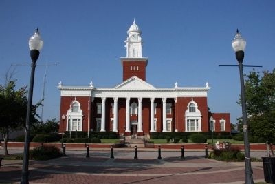 Lee County Courthouse / Lee County Probate Judges Historical Marker