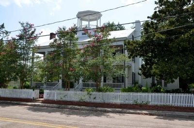Lafayette Museum / Le Musee de Lafayette Historical Marker