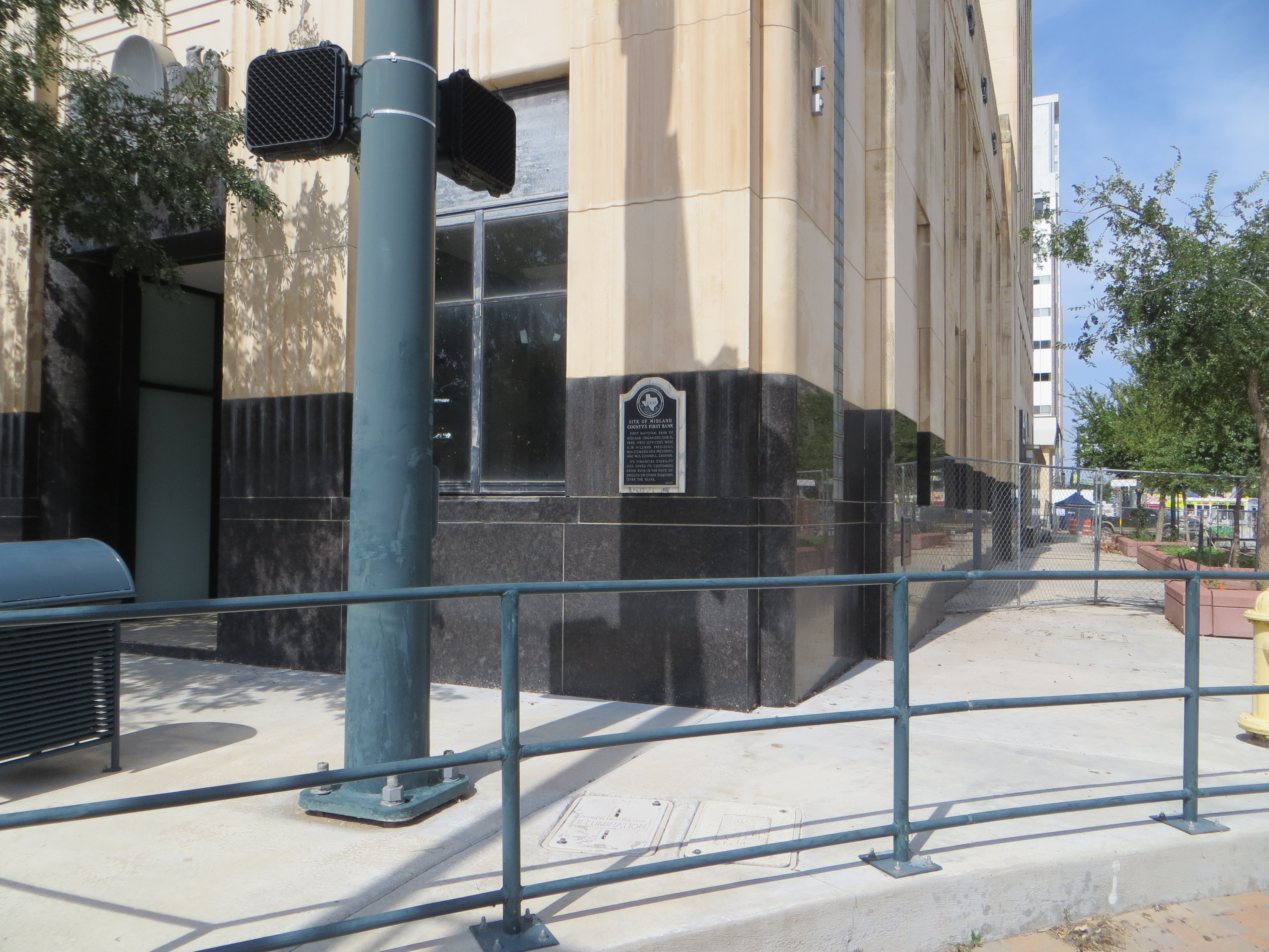 Photo: Site of Midland County's First Bank Marker