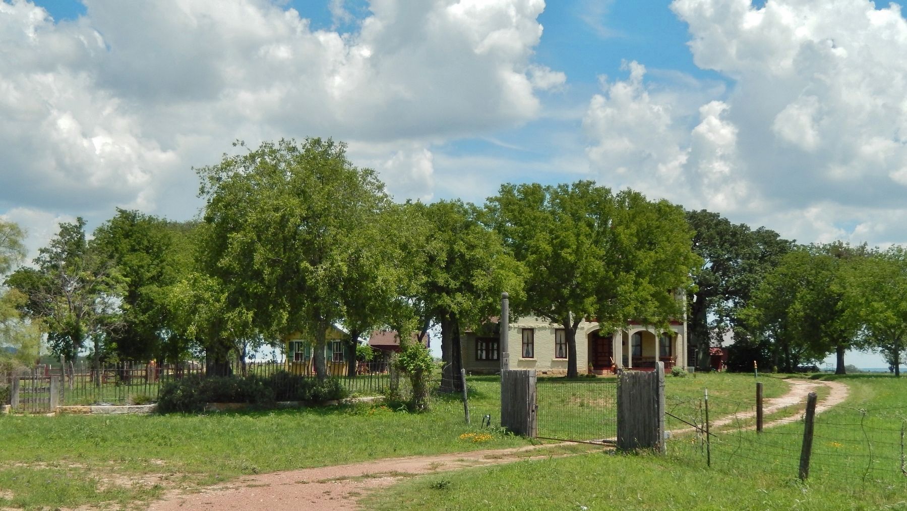 Apelt Armadillo Farm Historical Marker