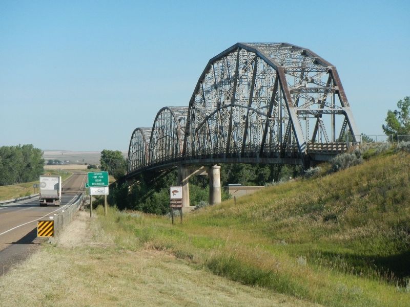 Lewis and Clark Bridge and Interpretive Site Historical Marker