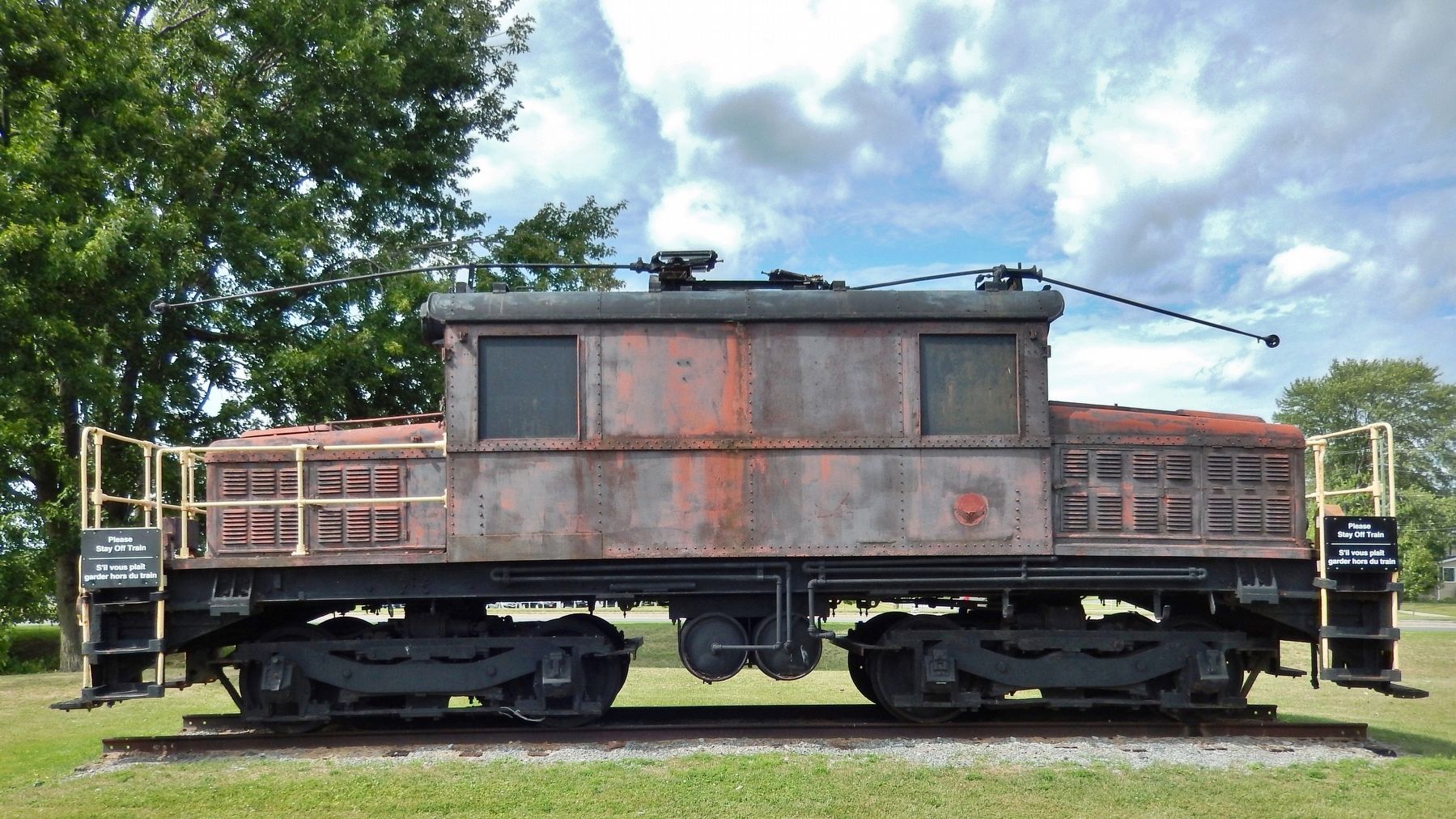 Electric Locomotive No. 17 / Locomotive électrique No. 17 Historical Marker