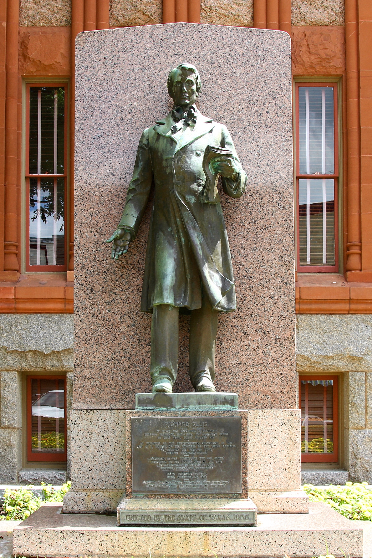 Photo: Richard Ellis Monument