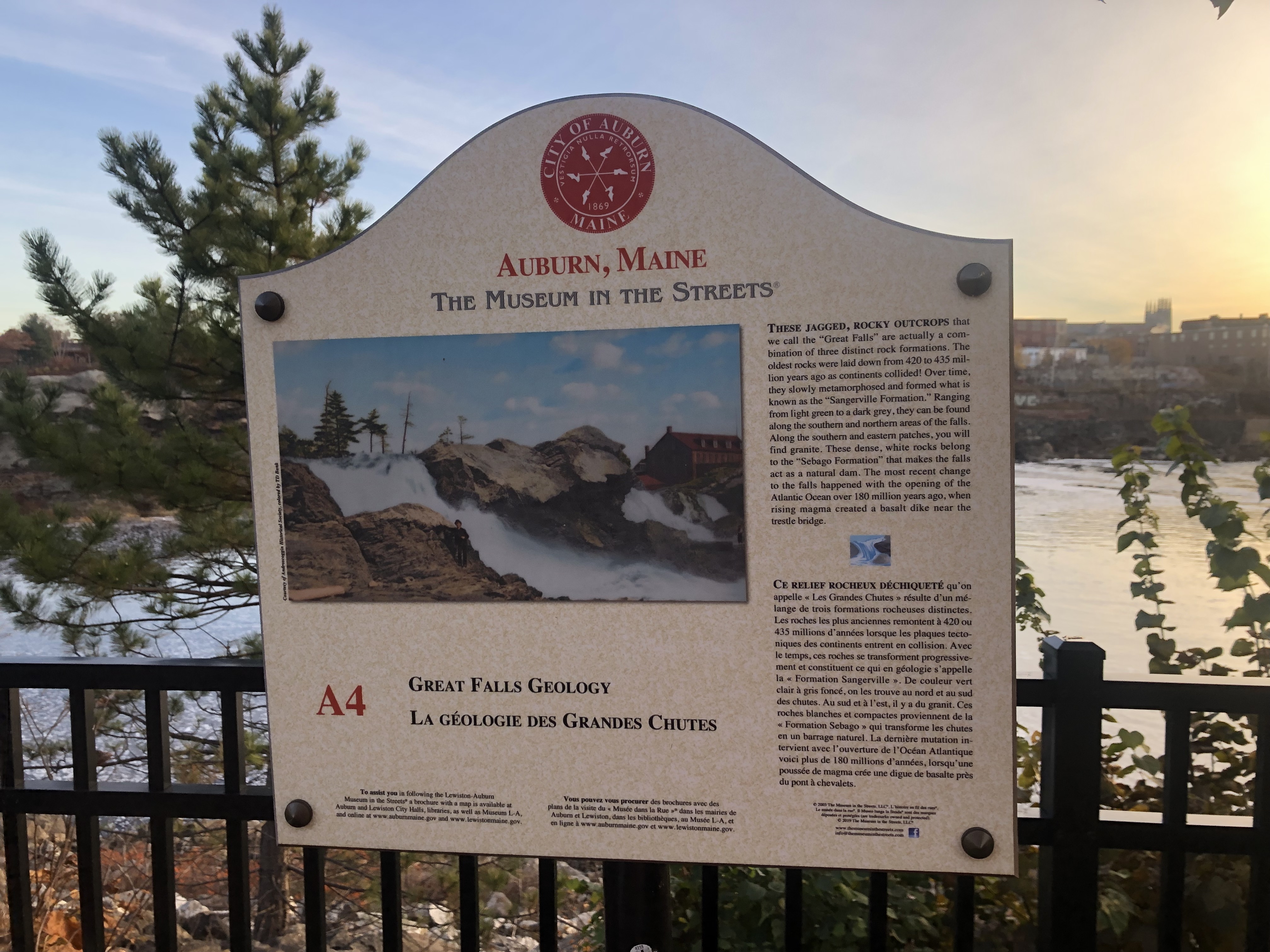 Photo: Great Falls Geology / La Géologie des Grandes Chutes Marker