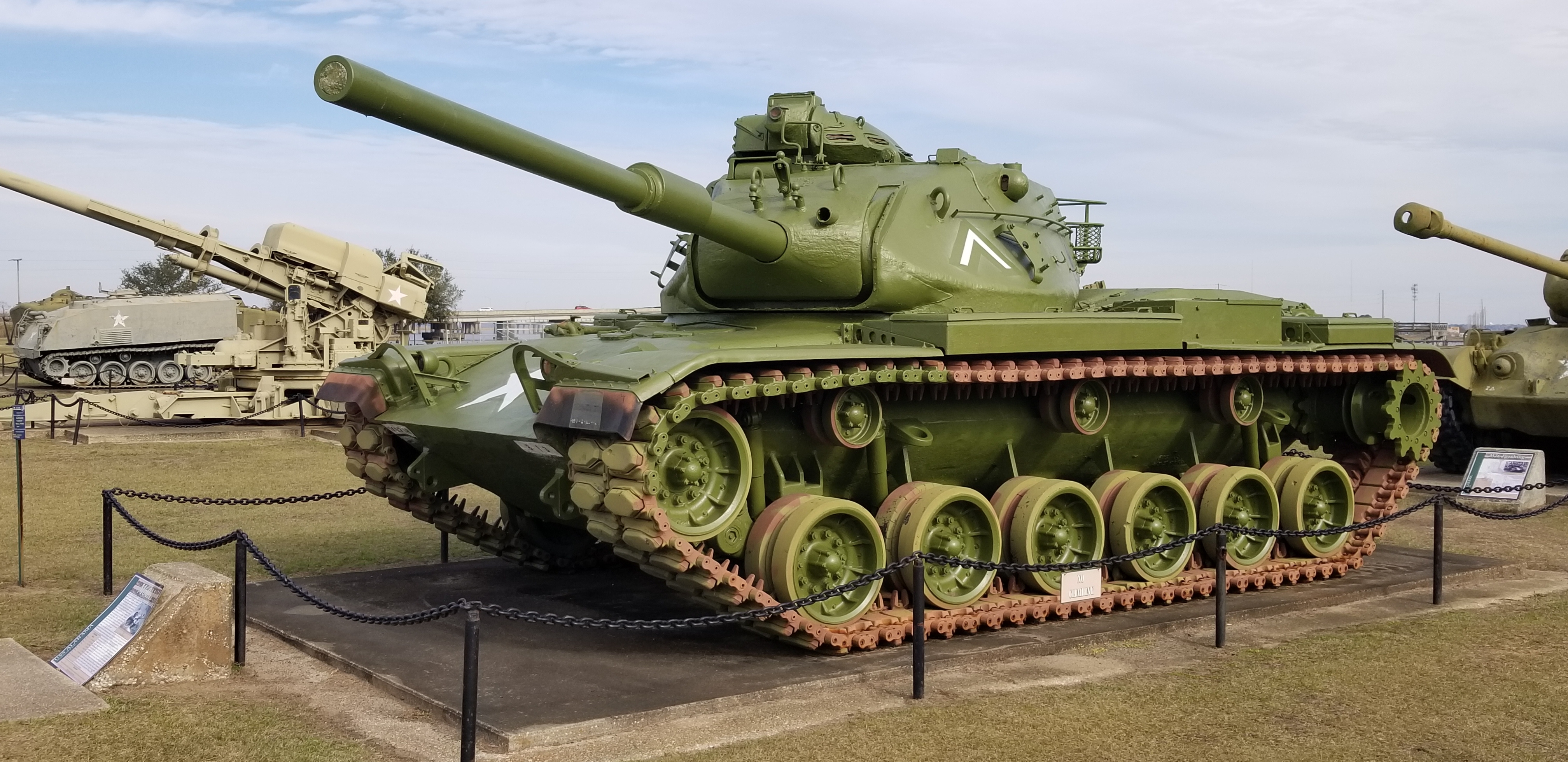 Photo: Side view of the M60A1 tank