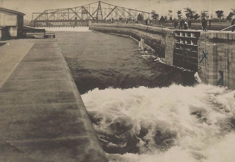 The Last Emergency Swing Dam in the World! / Le dernier barrage ...