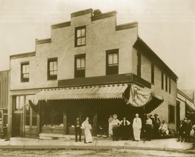 Photo: Ewing-Boone Building (1850)