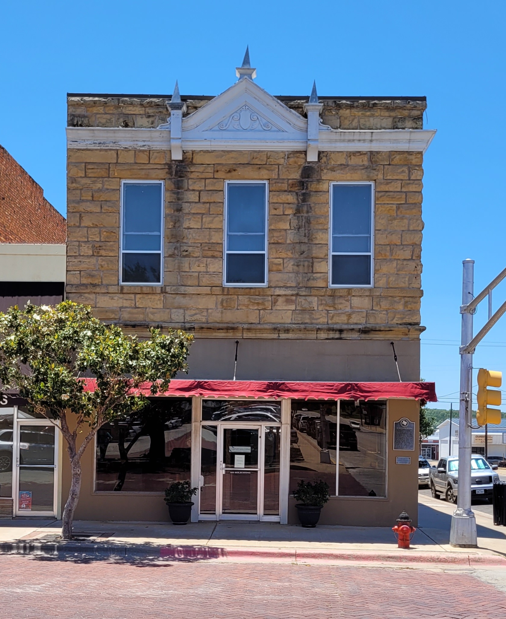 Photo: The front view of the 1890 Bank Building and Marker