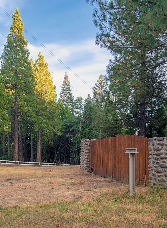 Photo: Carson Trail - To Pleasant Valley Marker
