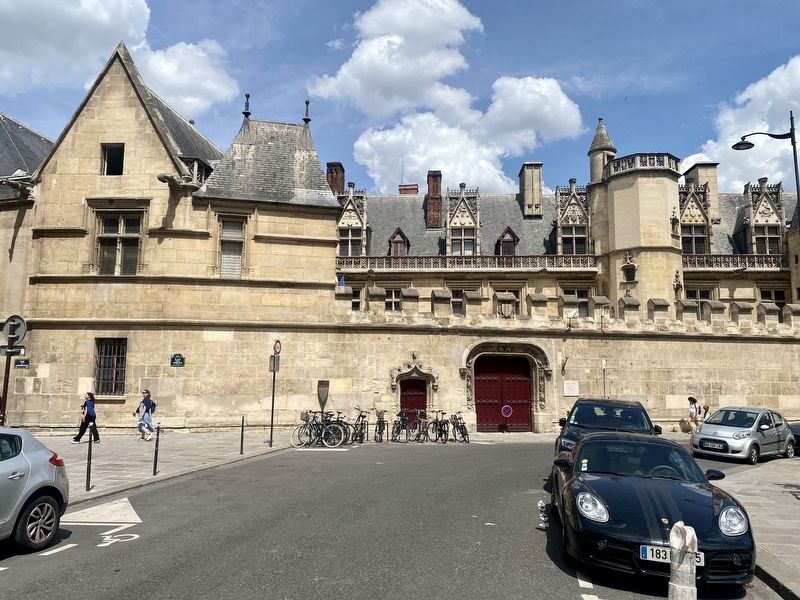 L’Hôtel des Abbés de Cluny Historical Marker