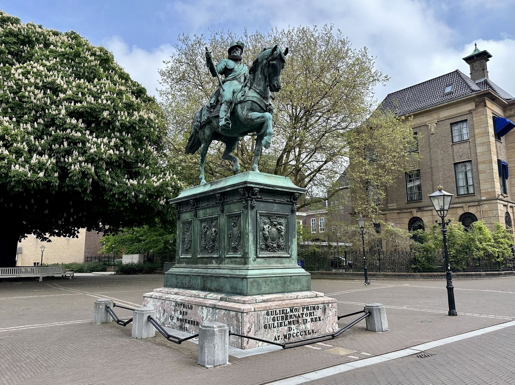Ruiterstandbeeld Willem van Oranje / Statue William of Orange ...