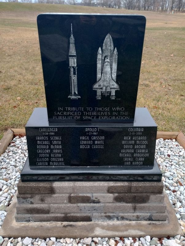 Neil Armstrong Gravestone Neil Armstrong At The Wilbur Wright:
