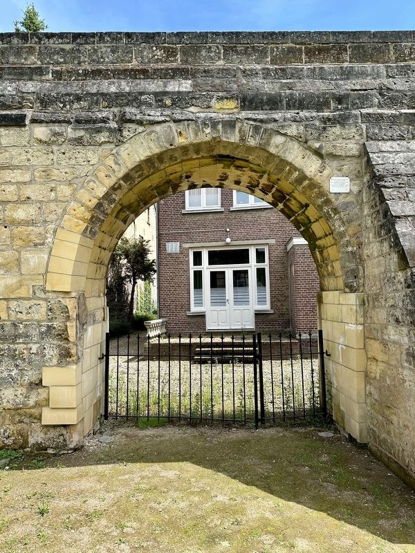 Middeleeuwse Walmuur / Medieval City Wall Historical Marker